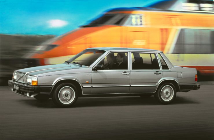 VOLVO 700 - Volvo Galéria Magazin